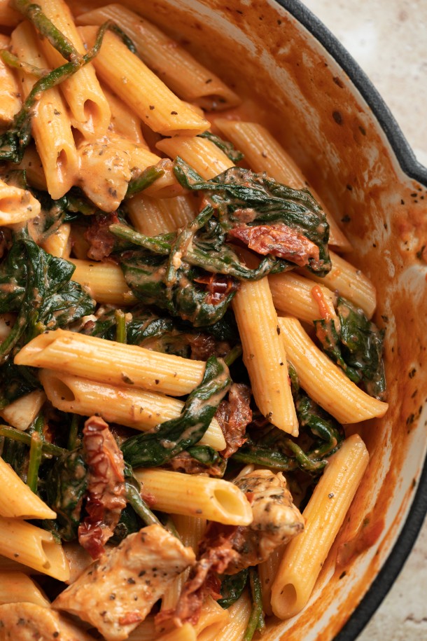 Creamy Tuscan Chicken Pasta - Chicken & Pasta in Tuscan Sauce