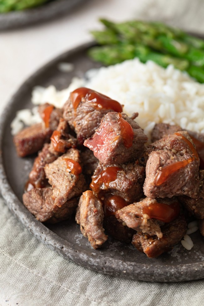 Air Fryer Steak Bites - Steak Bites with Spicy Sauce
